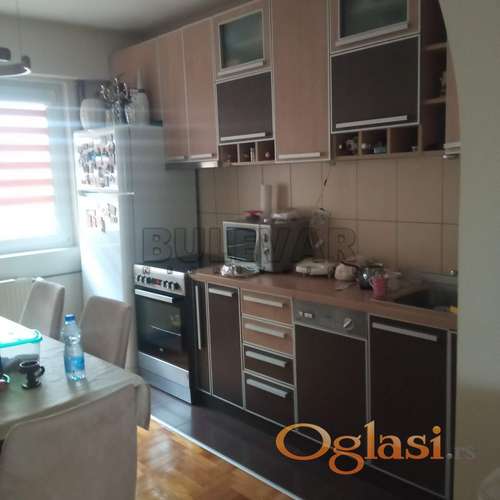 Kragujevac, naselje Bresnica - kuća 80 m2, kuća 52 m2, garaža 14 m2, plac 344 m2