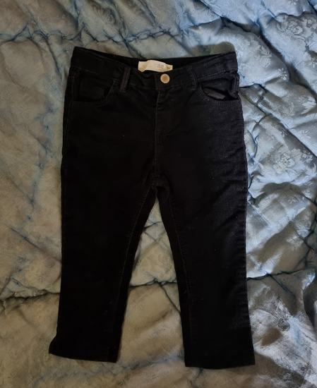 Zara somot slim crne pantalone 92