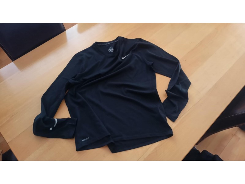 dres crne boje dugih rukava dri fit marke Nike