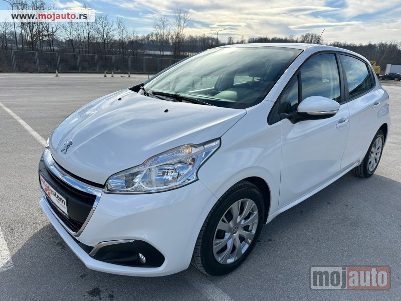 Peugeot 208 1.2 KREDITI NA LICU MESTA