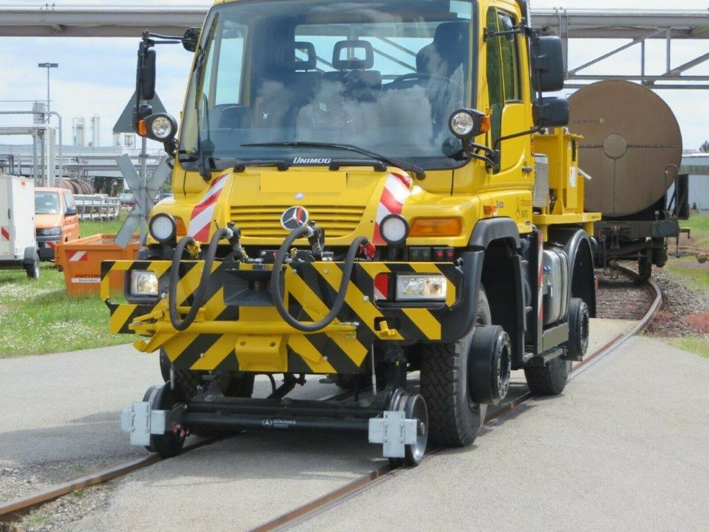 Unimog U 400 4x4 Rail Road - Two Way ostala železnička oprema