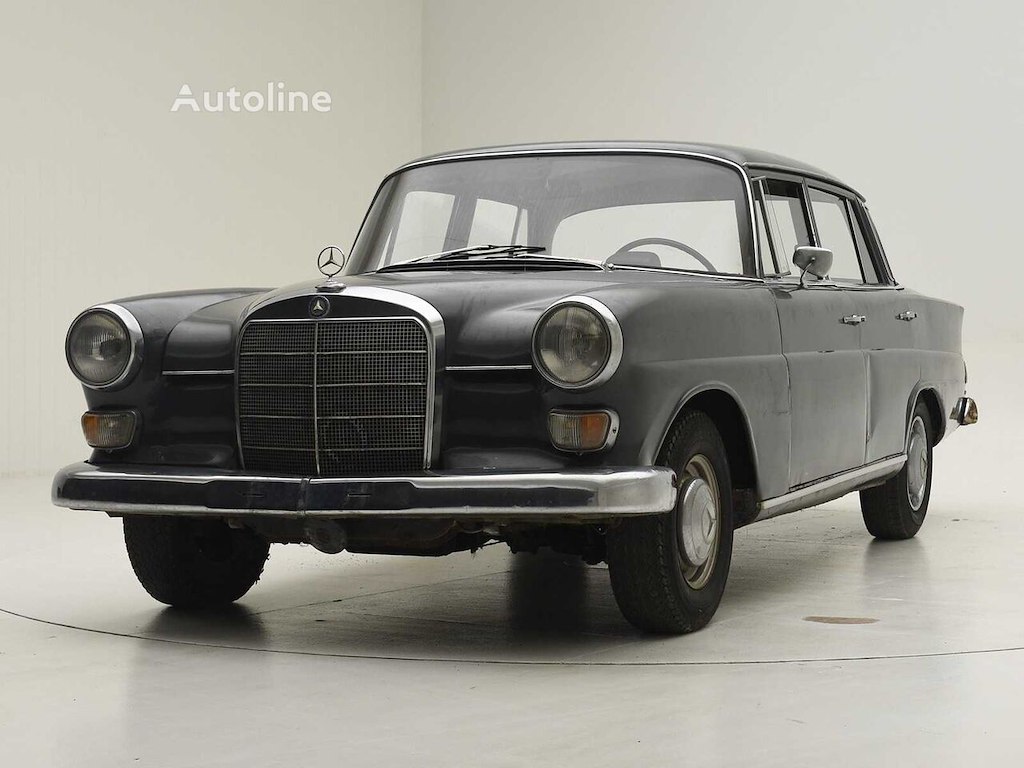 Prodaje se Mercedes-Benz 230 sedan na aukciji