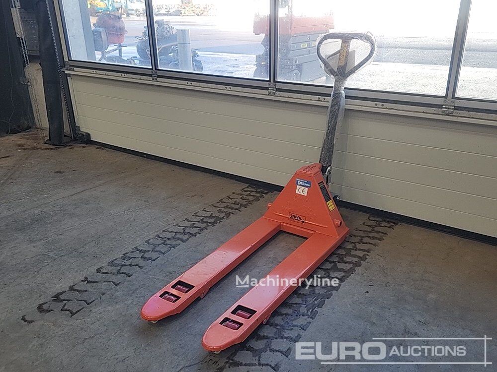 Prodaje se 3000Kg Pallet Truck kašiku za prednje utovarivač na aukciji