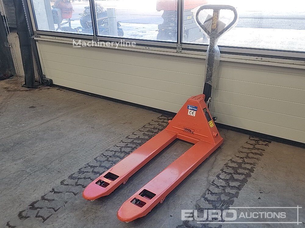 Prodaje se 3000Kg Pallet Truck kašiku za prednje utovarivač na aukciji