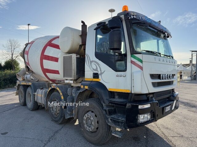 Cifa na šasiji IVECO Trakker 450 kamion s mešalicom za beton