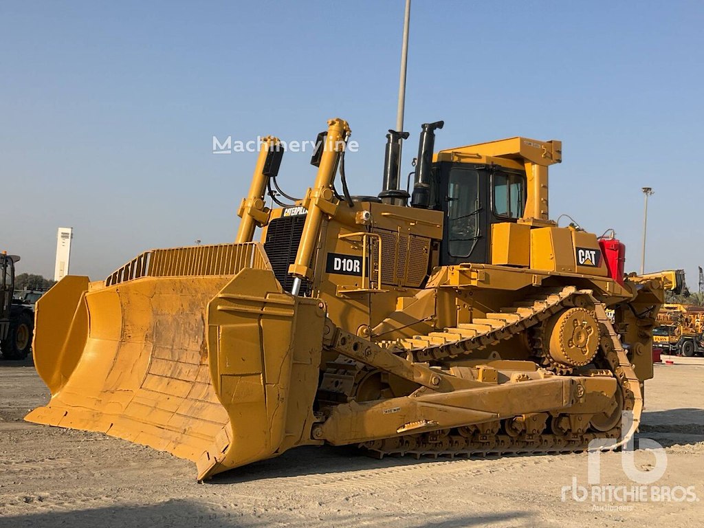 Prodaje se Caterpillar D10R buldožer na aukciji