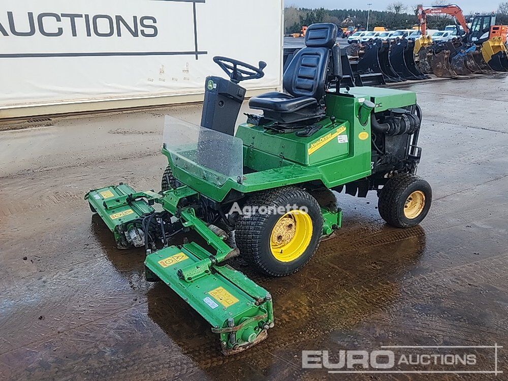 Prodaje se John Deere 900 traktor kosilica na aukciji