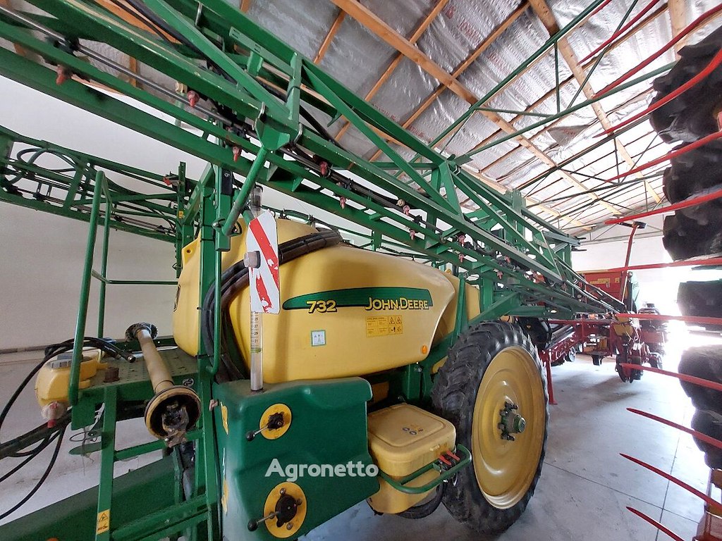 John Deere M732 vučena prskalica