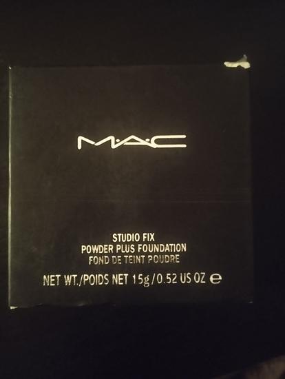 MAC puder u kamenu