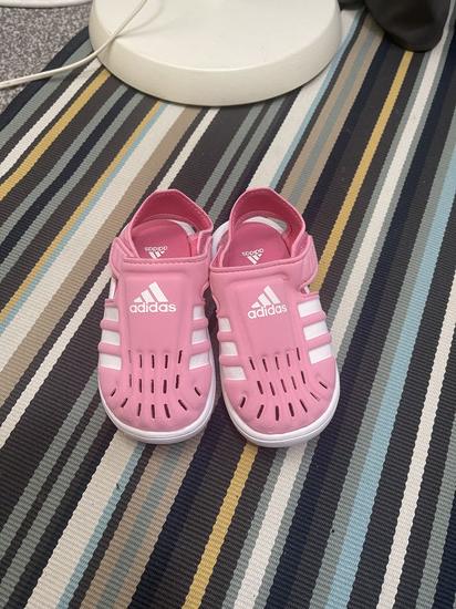 Adidas roze sandale za devojčice broj 26