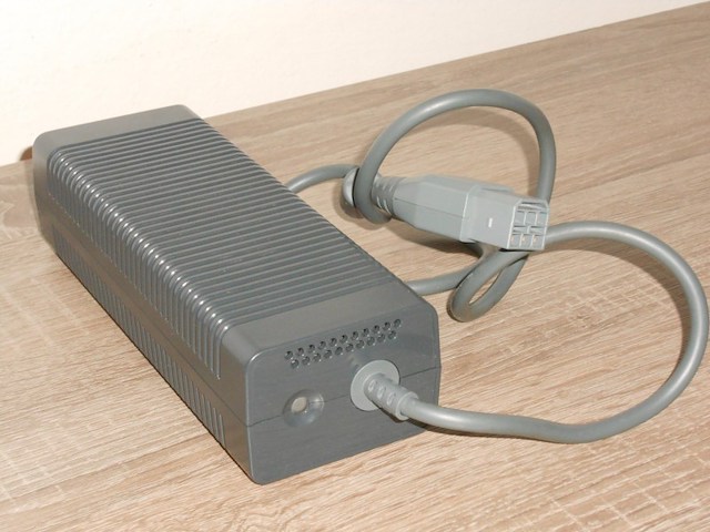 XBOX 360  ADAPTER  Napajanje