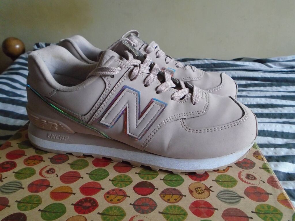 New Balance, 39