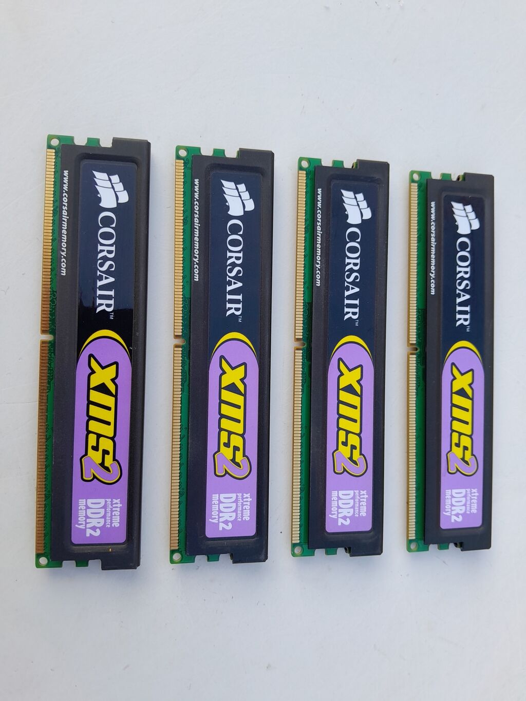 Ram memorije Corsair XMS 2 DDR 800 mh 4 komada sa ladnjacima idu u