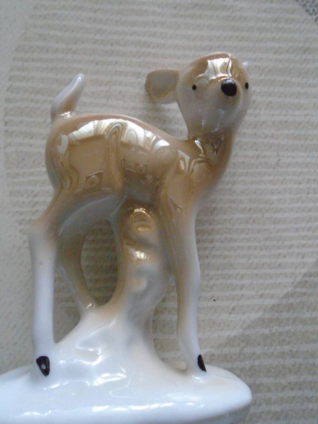 Prelepa vintage porcelanska figura laneta a uz nju na poklon još jedna