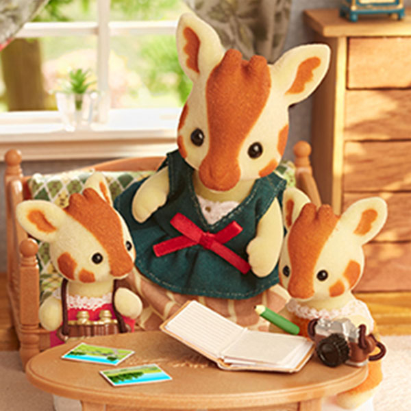 Sylvanian Highbranch Giraffe Family EC5639