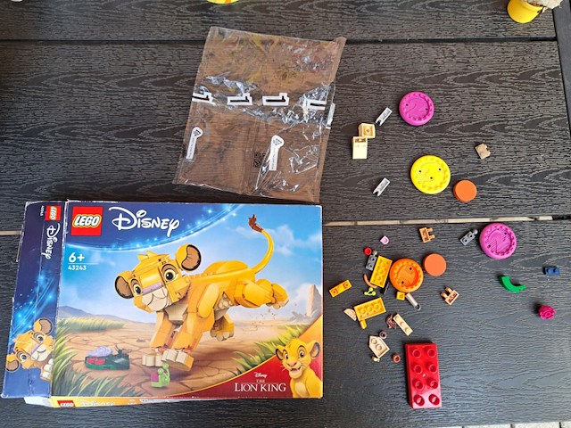 LEGO LION KING PAR DELOVA I KUTIJA