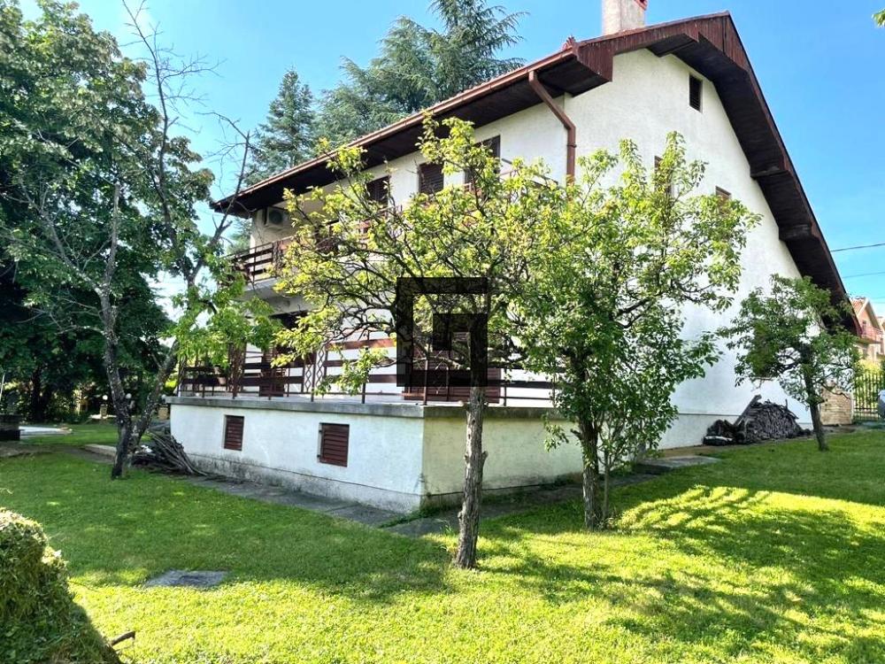 Kuća na predivnom placu sa bazenom ID#1552 260.000 €