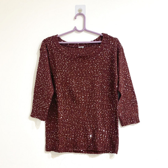 650. Bordo skljokicasti dzemper bluza