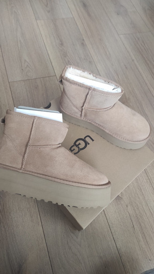 UGG Classic Mini Platform čizme, 39