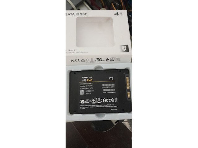 SSD  4TB