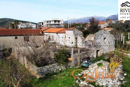 Ruina na Krimovici sa otvorenim pogledom na more