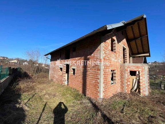 Fantastičnu kucu na odličnoj lokaciji, u blizini Iriškog puta!