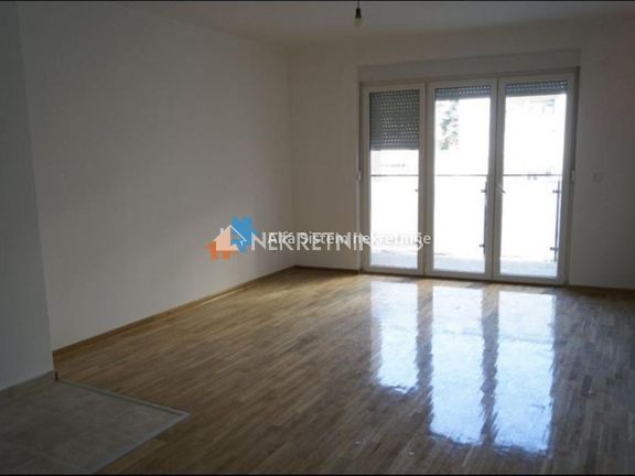 Zvezdara, Đeram pijaca, 3.5 stan, 95m2, 847 EUR, ID 51318