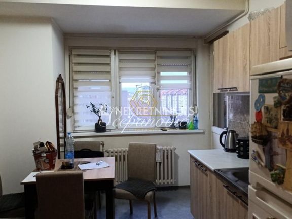 Novi Sad, Rotkvarija (Žitni trg), 2.5 stan, 41m2, 90000 EUR