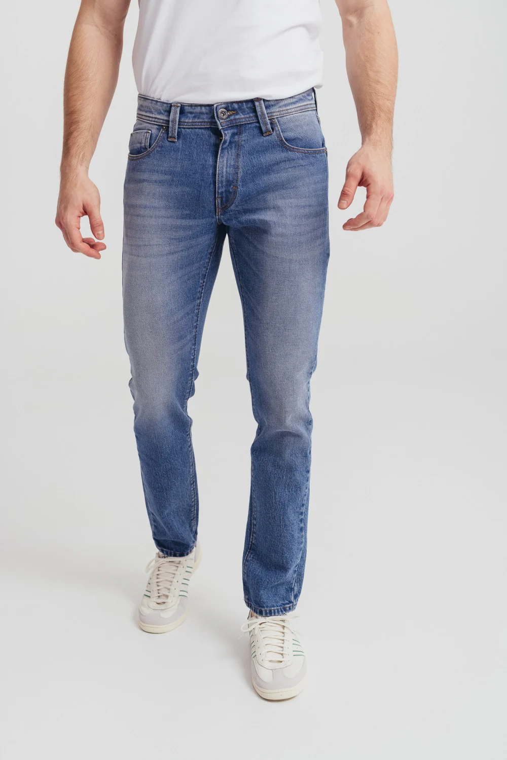 Plave slim fit farmerke sa niskim strukom -model 106