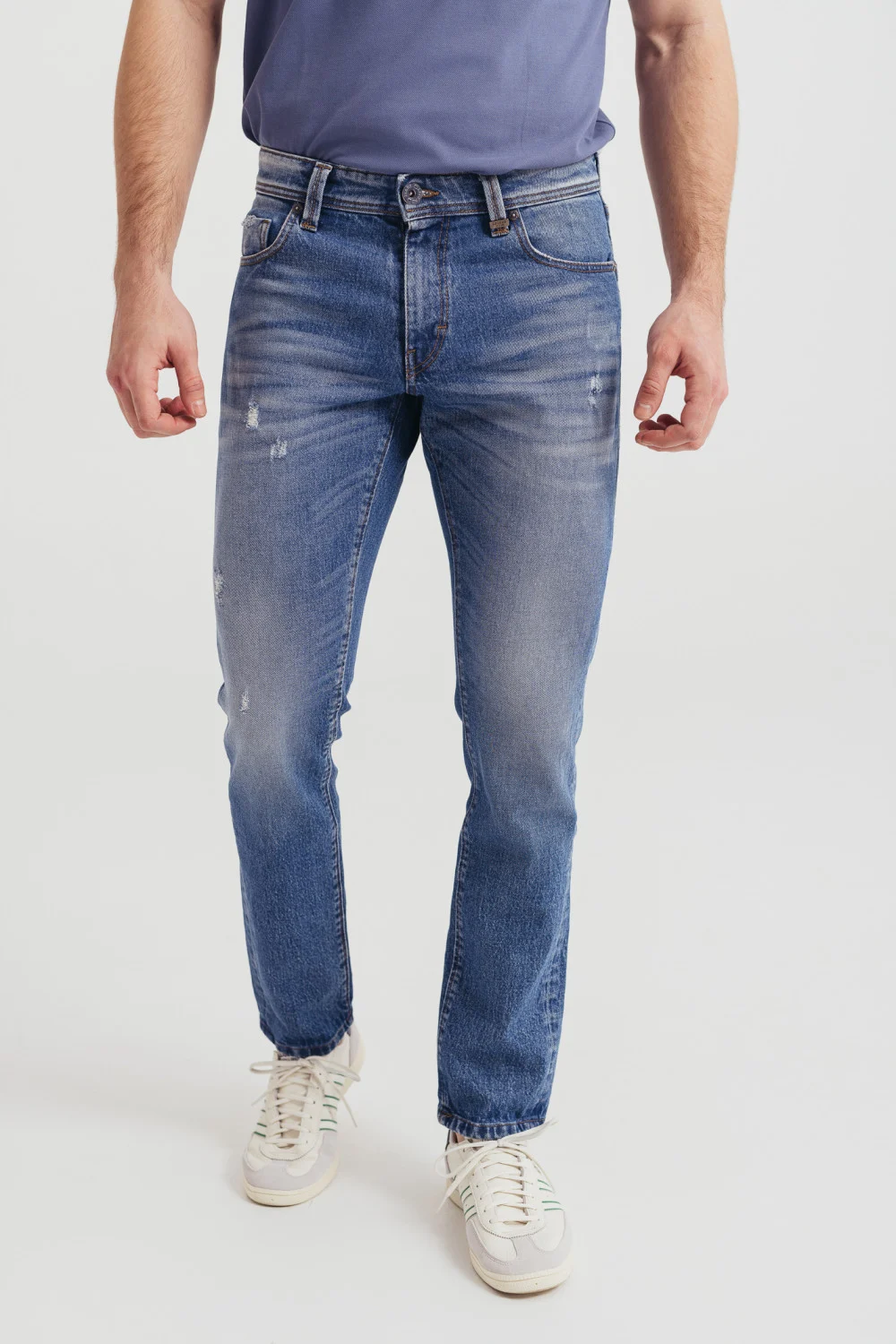 Slim fit farmerice u srednjoj denim boji -model 106