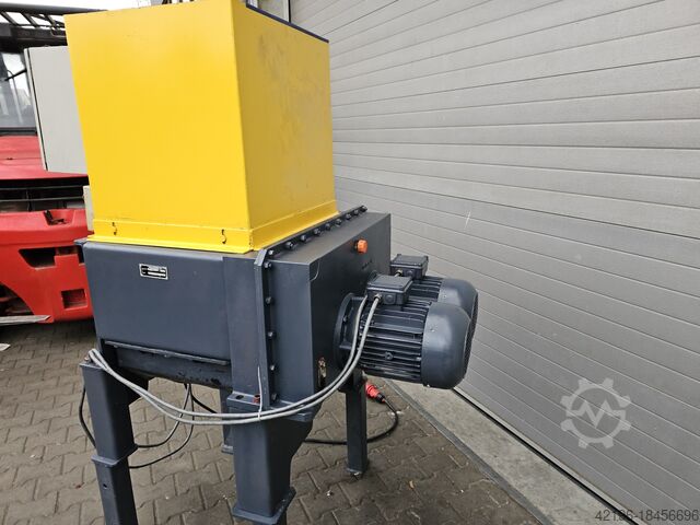 Drvo shredders, shredders, Chippers
Untha RS30 2x7,5Kw