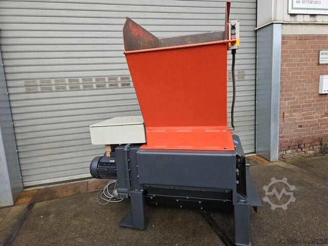 Drvo shredders, shredders, Chippers
Untha RS40 4S