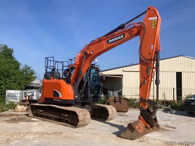 Bageri za puzanje
Doosan DX140LCR-5 with Geith quickcoupler and 3 buckets