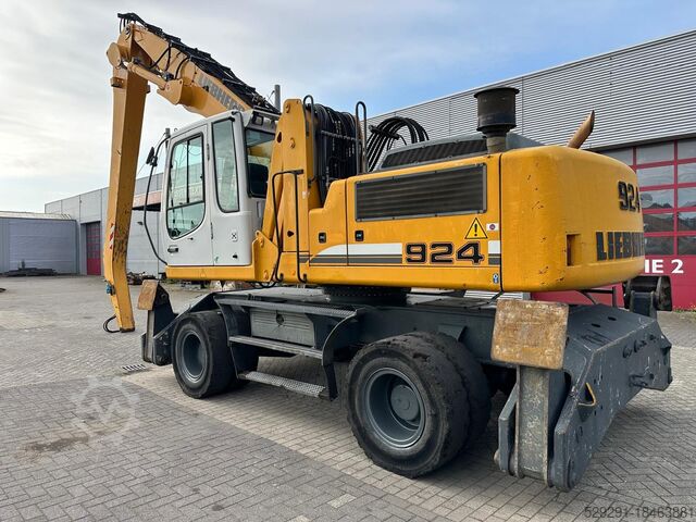 Materijal Rukovalac
LIEBHERR A924C