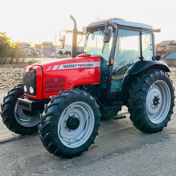 Massey Ferguson TRACTOR(Massey Ferguson) traktor točkaš