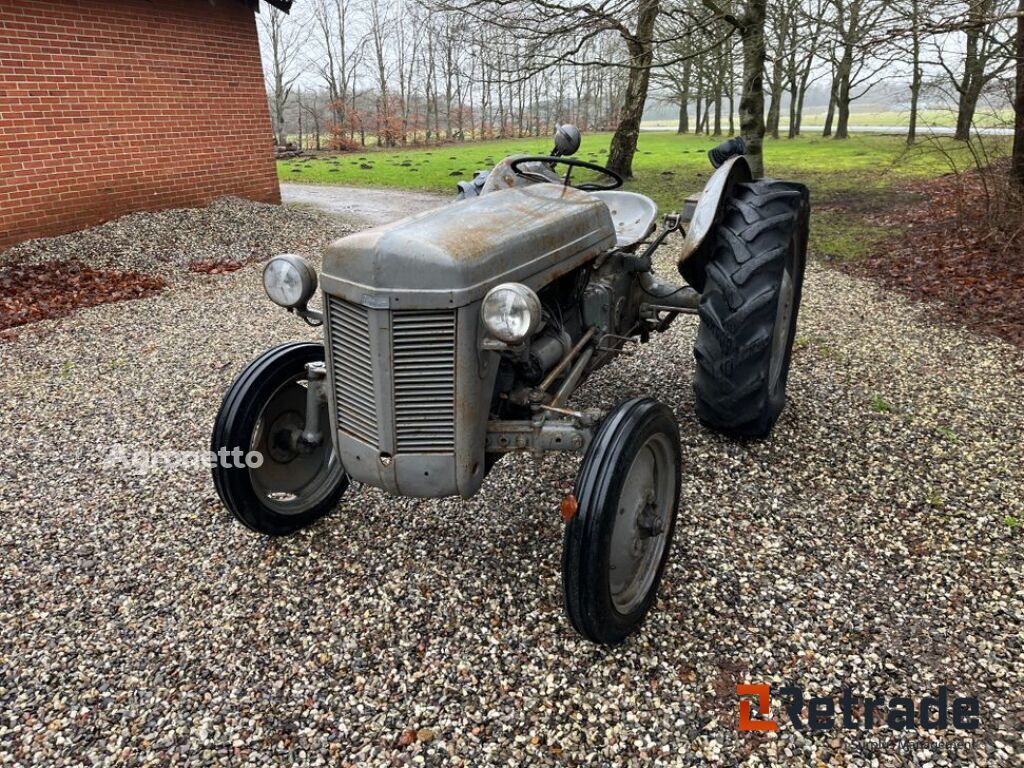 Prodaje se Massey Ferguson TE 20 - Årgang 1926 mini traktor na aukciji