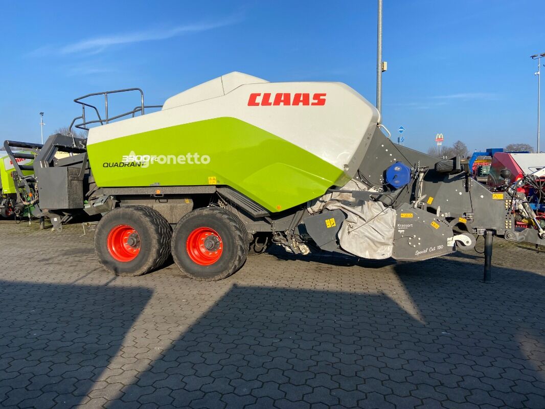 Claas Quadrant 3300 FC mit Krassort Vorbauhäcksler balirka za četvrtaste bale