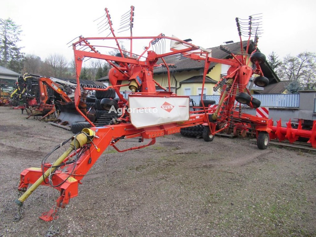 Kuhn ga7302dl prevrtač sena