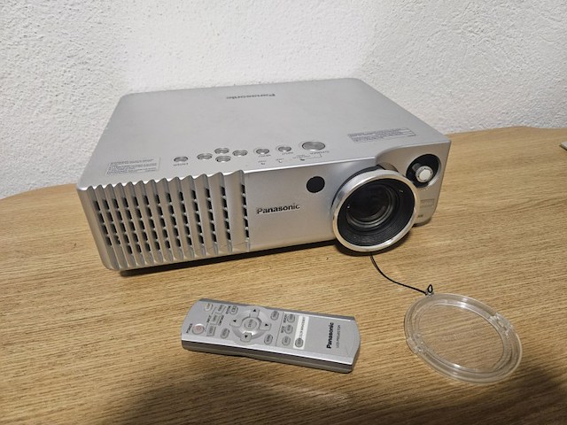 LCD projektor Panasonic PT-AE700E HDMI