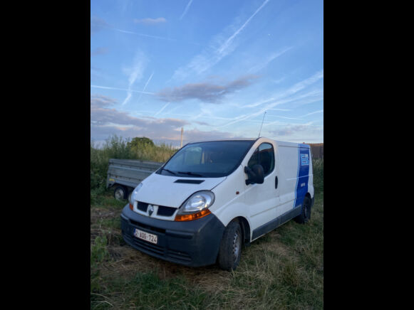 Prodaje se Renault Trafic minibus furgon na aukciji