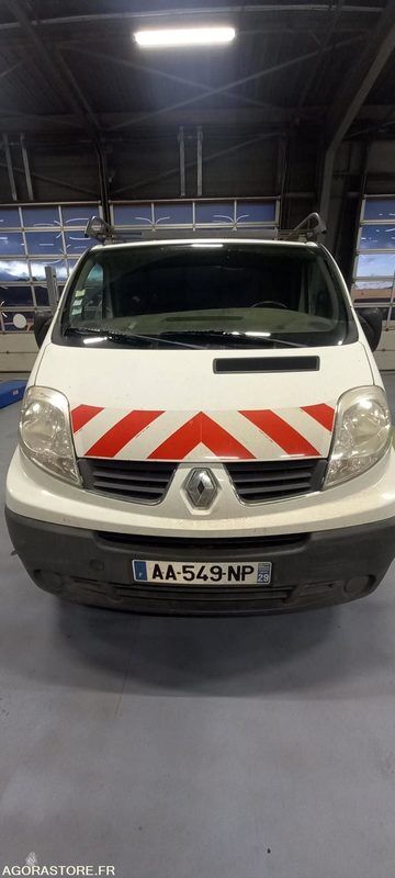 Prodaje se Renault TRAFFIC minibus furgon na aukciji