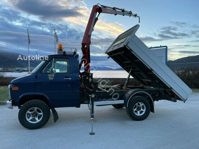 GMC LIGHT VAN *DUMPER + crane HMF 270 *3 WAY-TIP *ONLY 50tkm kamion s ravnom platformom < 3.5t