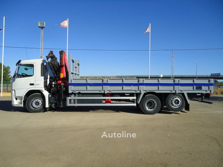 Volvo FM 11 330 kamion s ravnom platformom