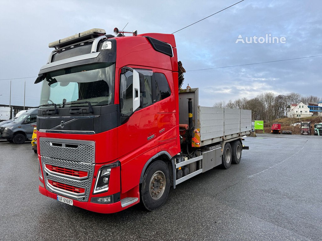 Volvo FH16 kamion s ravnom platformom