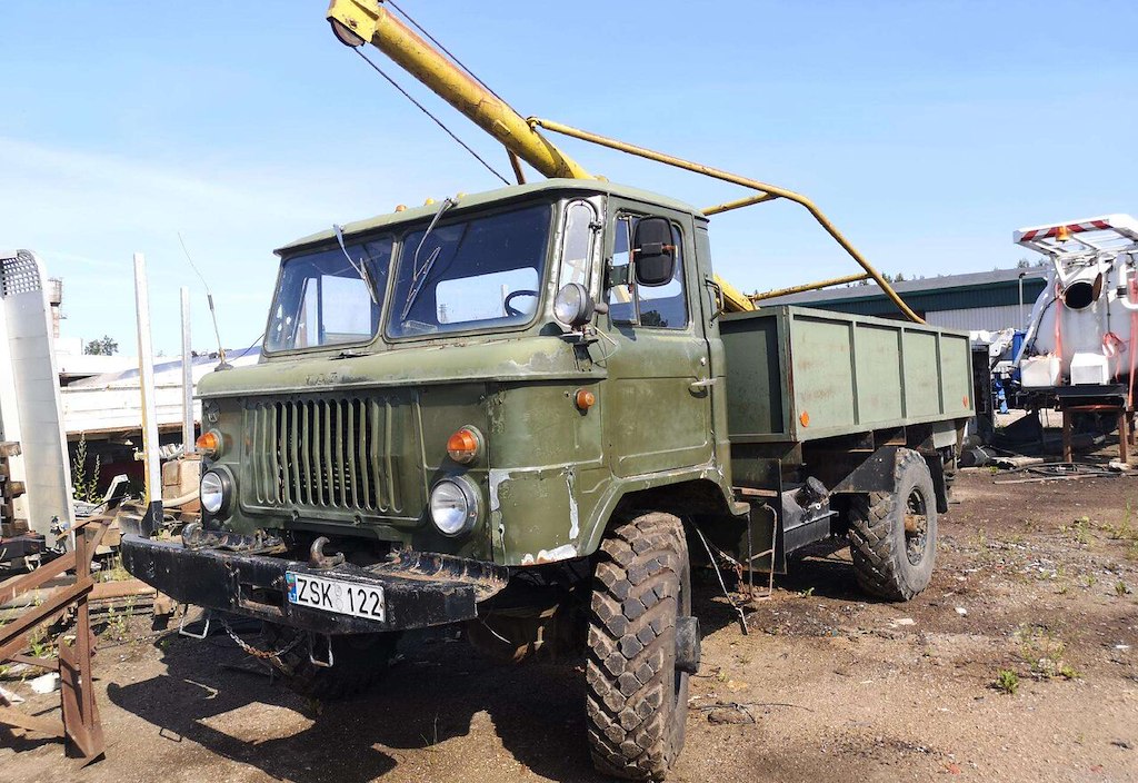 GAZ 66 kamion s ravnom platformom