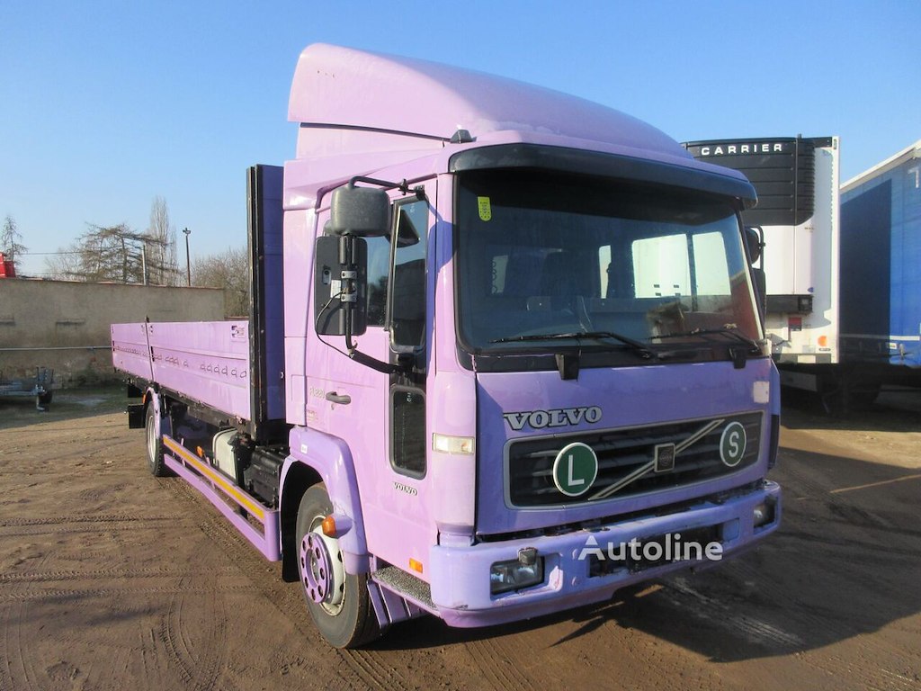 Volvo FL 220 BDF kamion s ravnom platformom