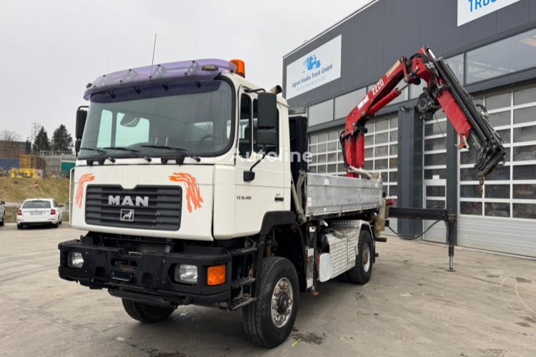 MAN 19.464 4x4 mit Kran HMF 2220-4 kamion s ravnom platformom