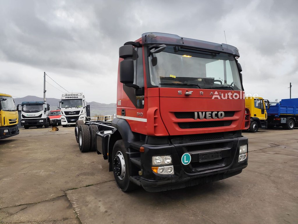 IVECO Stralis 260S31 kamion s ravnom platformom