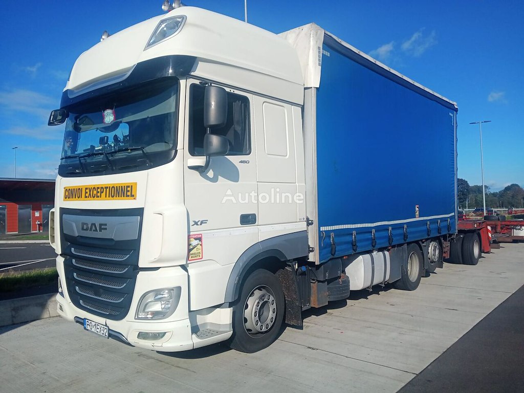 DAF XF kamion sa klizna zavesa cerada + prikolica šasije