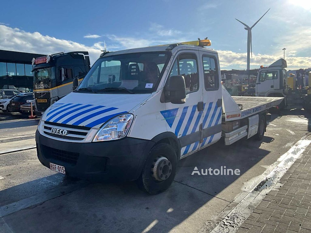 Prodaje se IVECO DAILY šlep auto na aukciji